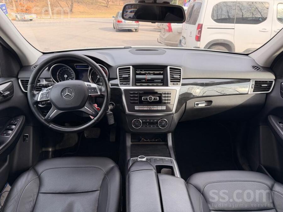 Balts Mercedes-Benz ML 350 2015 Rīga, ar dzinēja tilpumu 3.00 L un nobraukumu 260 tūkst. km par 17499 €, foto 9 vietnē AUTOMOTO.COM.LV