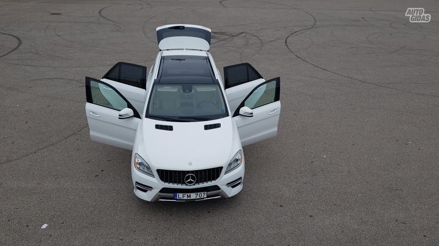 White Mercedes-Benz ML 350 2015 in Vilnius, with an engine capacity of 3.00 L and mileage of 120 thousand km for 21999 €, photo 5 on AUTOMOTO.COM.LV