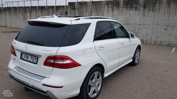 White Mercedes-Benz ML 350 2015 in Vilnius, with an engine capacity of 3.00 L and mileage of 120 thousand km for 21999 €, photo 8 on AUTOMOTO.COM.LV