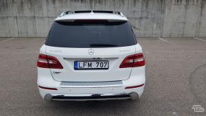 White Mercedes-Benz ML 350 2015 in Vilnius, with an engine capacity of 3.00 L and mileage of 120 thousand km for 21999 €, photo 10 on AUTOMOTO.COM.LV