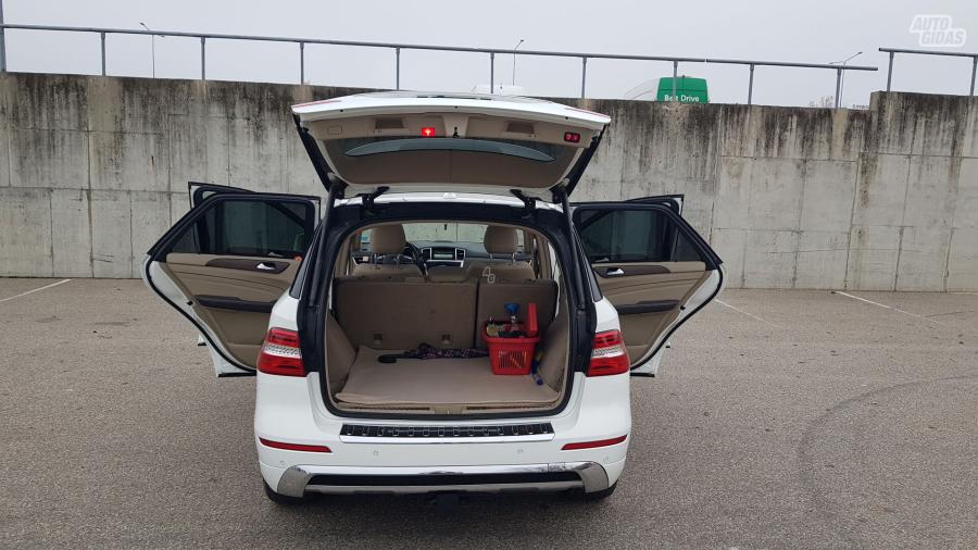 White Mercedes-Benz ML 350 2015 in Vilnius, with an engine capacity of 3.00 L and mileage of 120 thousand km for 21999 €, photo 15 on AUTOMOTO.COM.LV