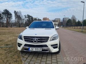 White Mercedes-Benz ML 350 2015 in Riga, with an engine capacity of 3.00 L and mileage of 262 thousand km for 17390 €, photo  on AUTOMOTO.COM.LV