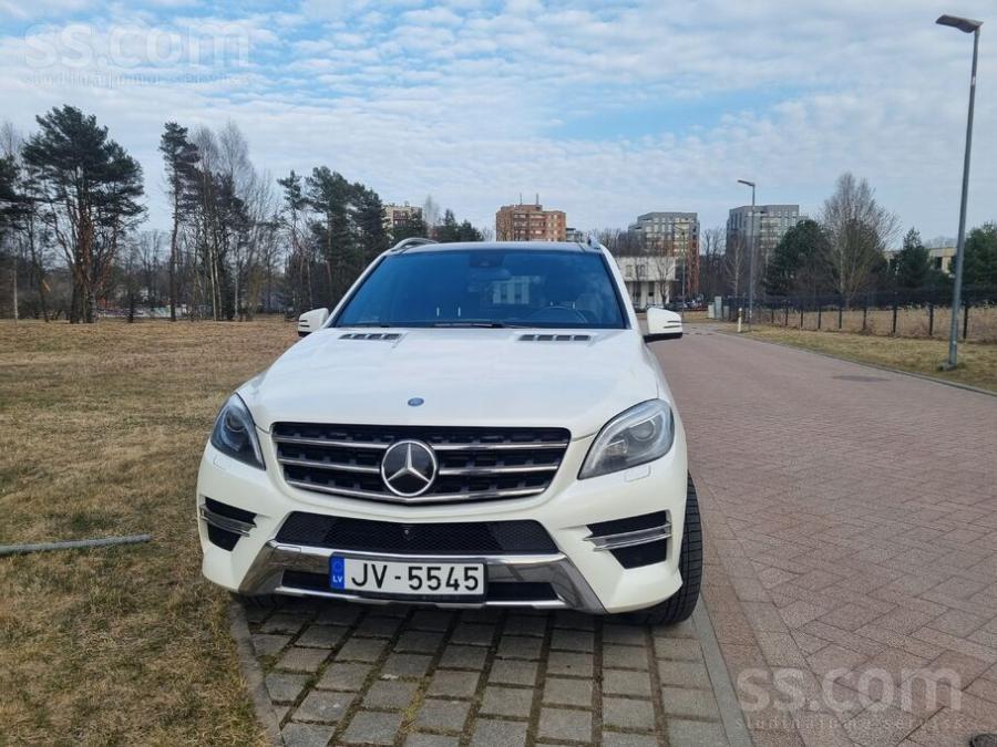 Белый Мерседес МЛ 350 2015 в Рига, объемом двигателя 3.00 л и пробегом 262 тыс. км за 17390 €, фото 1 на AUTOMOTO.COM.LV