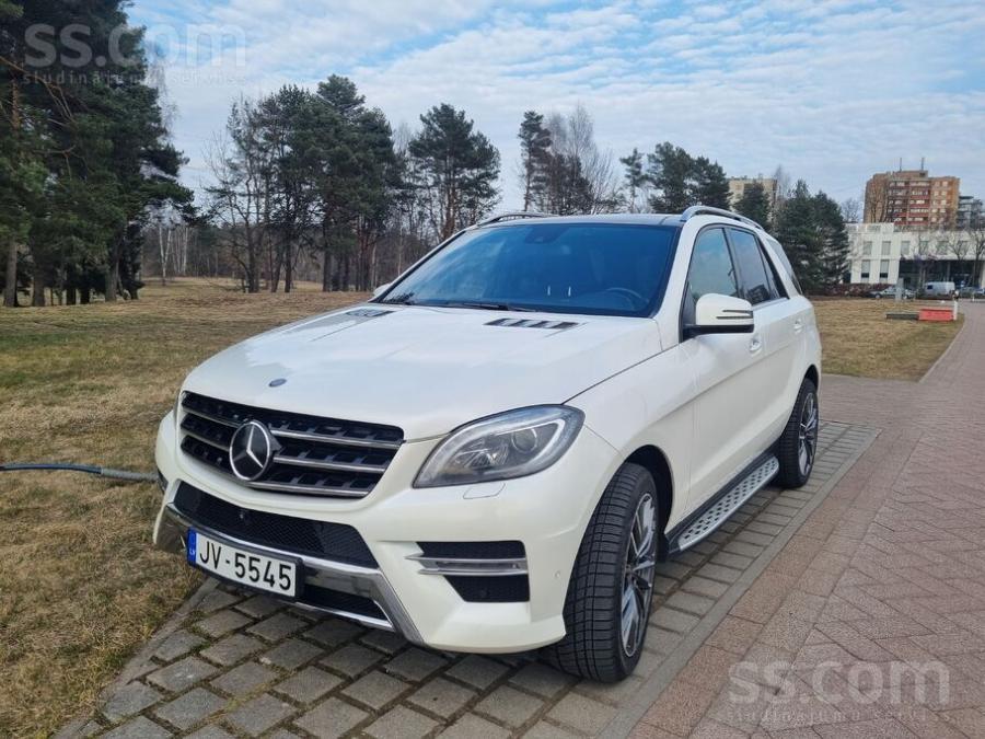 Белый Мерседес МЛ 350 2015 в Рига, объемом двигателя 3.00 л и пробегом 262 тыс. км за 17390 €, фото 3 на AUTOMOTO.COM.LV