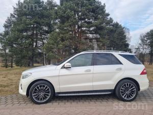 Белый Мерседес МЛ 350 2015 в Рига, объемом двигателя 3.00 л и пробегом 262 тыс. км за 17390 €, фото 4 на AUTOMOTO.COM.LV