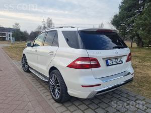 Белый Мерседес МЛ 350 2015 в Рига, объемом двигателя 3.00 л и пробегом 262 тыс. км за 17390 €, фото 5 на AUTOMOTO.COM.LV