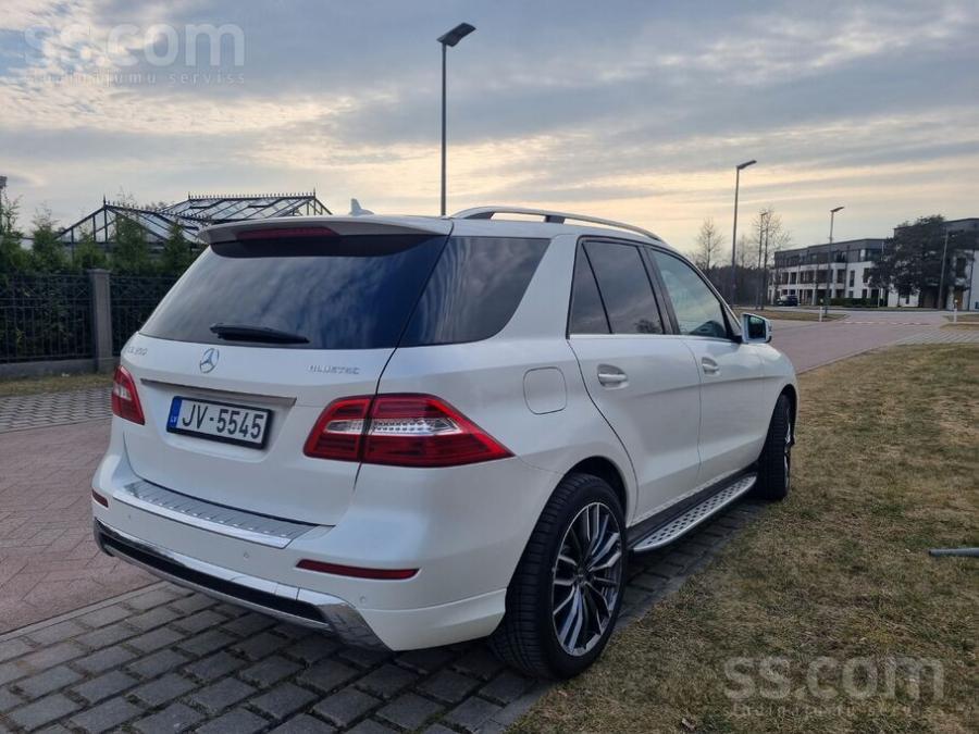 Белый Мерседес МЛ 350 2015 в Рига, объемом двигателя 3.00 л и пробегом 262 тыс. км за 17390 €, фото 7 на AUTOMOTO.COM.LV