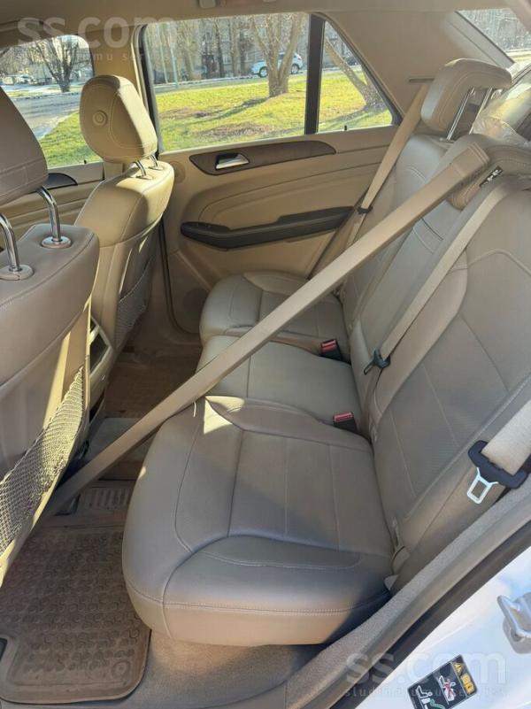 Balts Mercedes-Benz ML 350 2015 Rīga, ar dzinēja tilpumu 3.00 L un nobraukumu 175 tūkst. km par 18800 €, foto 8 vietnē AUTOMOTO.COM.LV