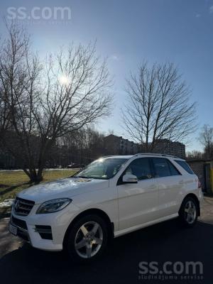 White Mercedes-Benz ML 350 2015 in Riga, with an engine capacity of 3.00 L and mileage of 175 thousand km for 18800 €, photo  on AUTOMOTO.COM.LV