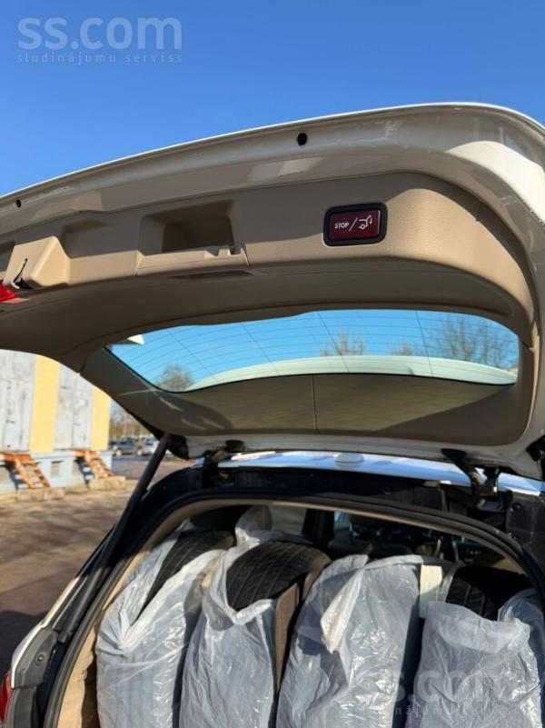 White Mercedes-Benz ML 350 2015 in Riga, with an engine capacity of 3.00 L and mileage of 175 thousand km for 18800 €, photo 9 on AUTOMOTO.COM.LV