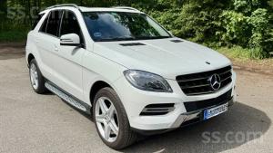 White Mercedes-Benz ML 350 2015 in Riga, with an engine capacity of 3.00 L and mileage of 179 thousand km for 22900 €, photo  on AUTOMOTO.COM.LV