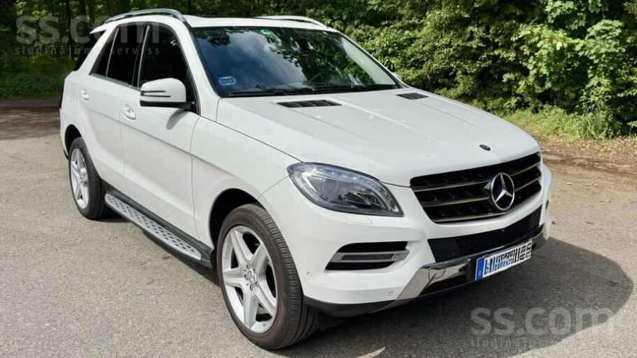 Белый Мерседес МЛ 350 2015 в Рига, объемом двигателя 3.00 л и пробегом 179 тыс. км за 22900 €, фото 1 на AUTOMOTO.COM.LV