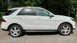Белый Мерседес МЛ 350 2015 в Рига, объемом двигателя 3.00 л и пробегом 179 тыс. км за 22900 €, фото 4 на AUTOMOTO.COM.LV