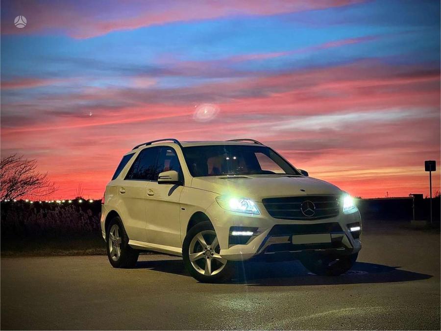 Balts Mercedes-Benz ML 350 2015 Šauļi, ar dzinēja tilpumu 3.50 L un nobraukumu 152 tūkst. km par 15500 €, foto 1 vietnē AUTOMOTO.COM.LV
