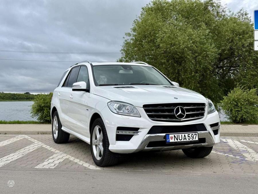 Balts Mercedes-Benz ML 350 2015 Šauļi, ar dzinēja tilpumu 3.50 L un nobraukumu 152 tūkst. km par 15500 €, foto 3 vietnē AUTOMOTO.COM.LV