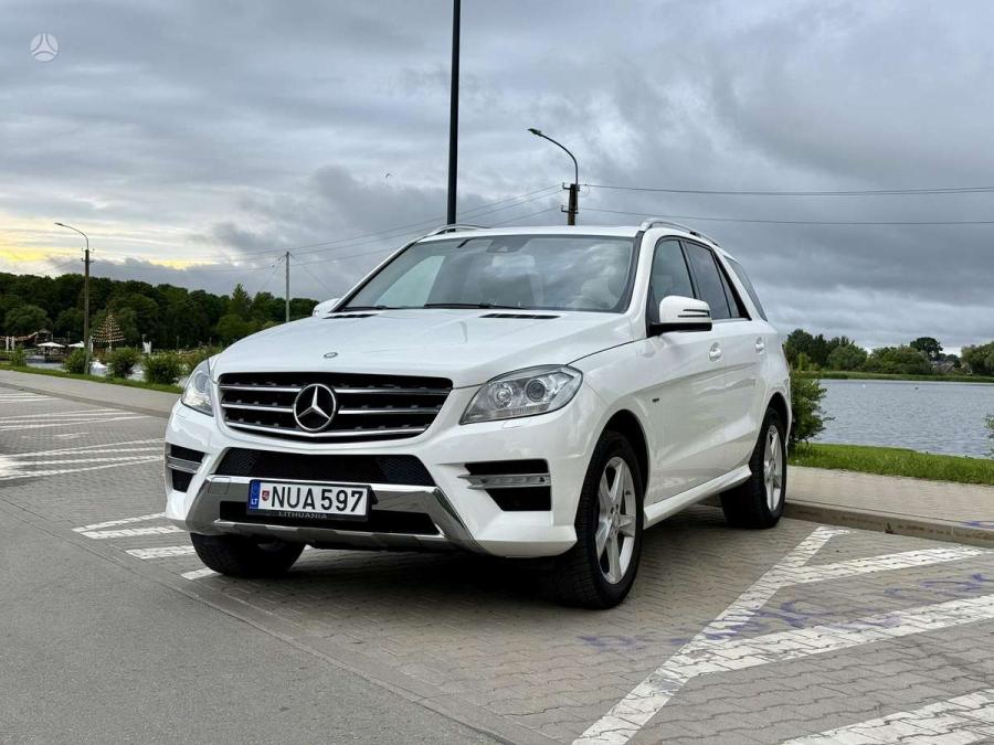 Balts Mercedes-Benz ML 350 2015 Šauļi, ar dzinēja tilpumu 3.50 L un nobraukumu 152 tūkst. km par 15500 €, foto 5 vietnē AUTOMOTO.COM.LV