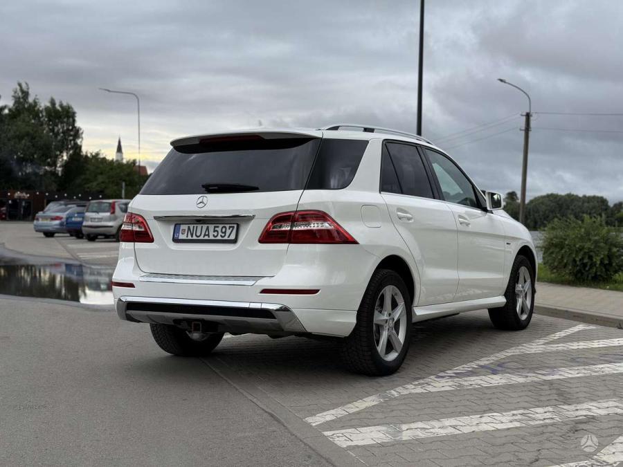 Balts Mercedes-Benz ML 350 2015 Šauļi, ar dzinēja tilpumu 3.50 L un nobraukumu 152 tūkst. km par 15500 €, foto 6 vietnē AUTOMOTO.COM.LV