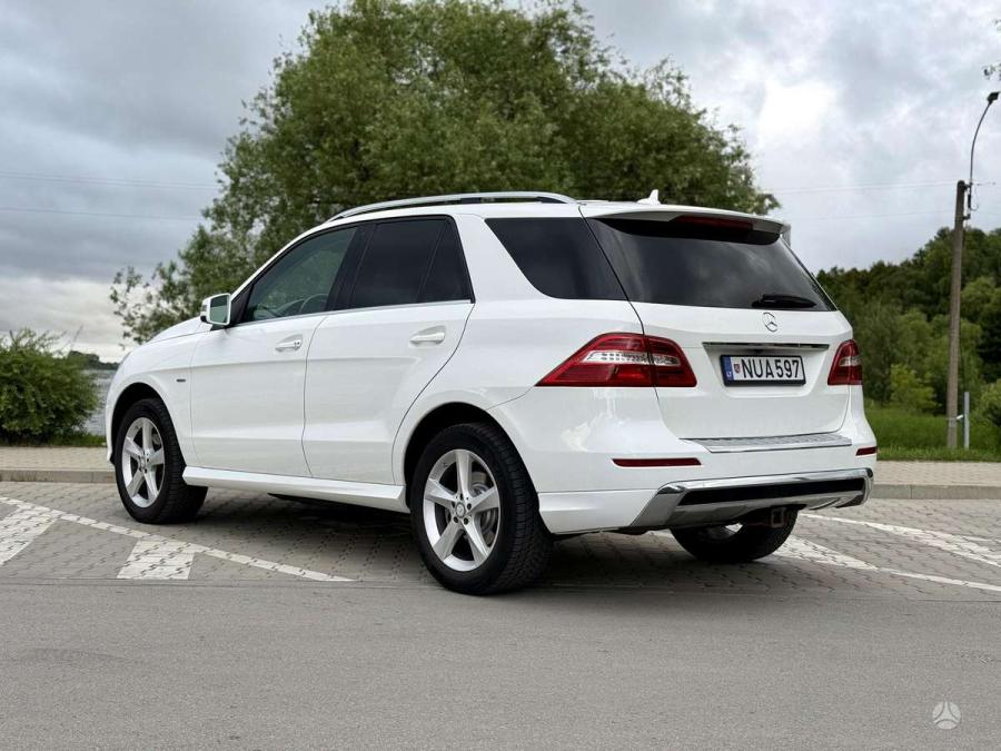 Balts Mercedes-Benz ML 350 2015 Šauļi, ar dzinēja tilpumu 3.50 L un nobraukumu 152 tūkst. km par 15500 €, foto 7 vietnē AUTOMOTO.COM.LV