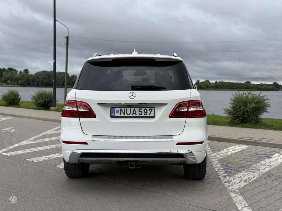 Balts Mercedes-Benz ML 350 2015 Šauļi, ar dzinēja tilpumu 3.50 L un nobraukumu 152 tūkst. km par 15500 €, foto 8 vietnē AUTOMOTO.COM.LV