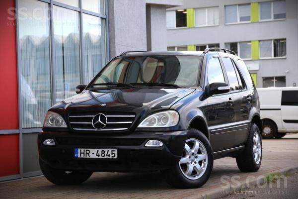 Mercedes-Benz ml-400 2002 Rīga vietnē Melns Mercedes-Benz ml-400 2002 Rīga, ar dzinēja tilpumu 4.00 L un nobraukumu 400 tūkst. km par 1995 €, foto 1 vietnē AUTOMOTO.COM.LV