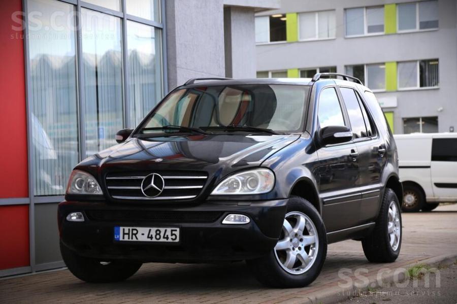 Черный Мерседес МЛ 400 2002 в Рига, объемом двигателя 4.00 л и пробегом 400 тыс. км за 1995 €, фото 1 на AUTOMOTO.COM.LV