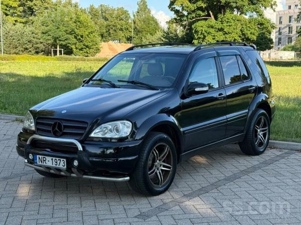 Black Mercedes-Benz ml-400 2003 in Riga, with an engine capacity of 4.00 L and mileage of 0 thousand km for 1990 €, photo 3 on AUTOMOTO.COM.LV