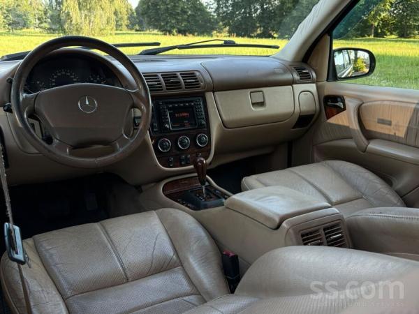 Black Mercedes-Benz ml-400 2003 in Riga, with an engine capacity of 4.00 L and mileage of 0 thousand km for 1990 €, photo 9 on AUTOMOTO.COM.LV