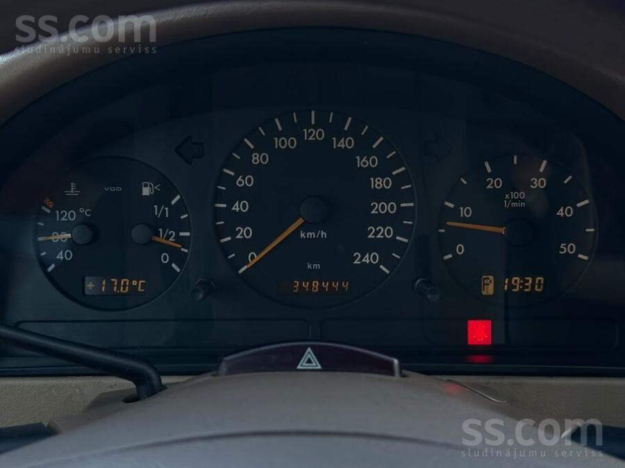 Black Mercedes-Benz ml-400 2003 in Riga, with an engine capacity of 4.00 L and mileage of 0 thousand km for 1990 €, photo 13 on AUTOMOTO.COM.LV