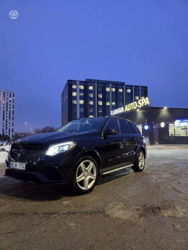 Melns Mercedes-Benz ml-400 2015 Viļņa, ar dzinēja tilpumu 0.35 L un nobraukumu 131 tūkst. km par 20000 €, foto 1 vietnē AUTOMOTO.COM.LV