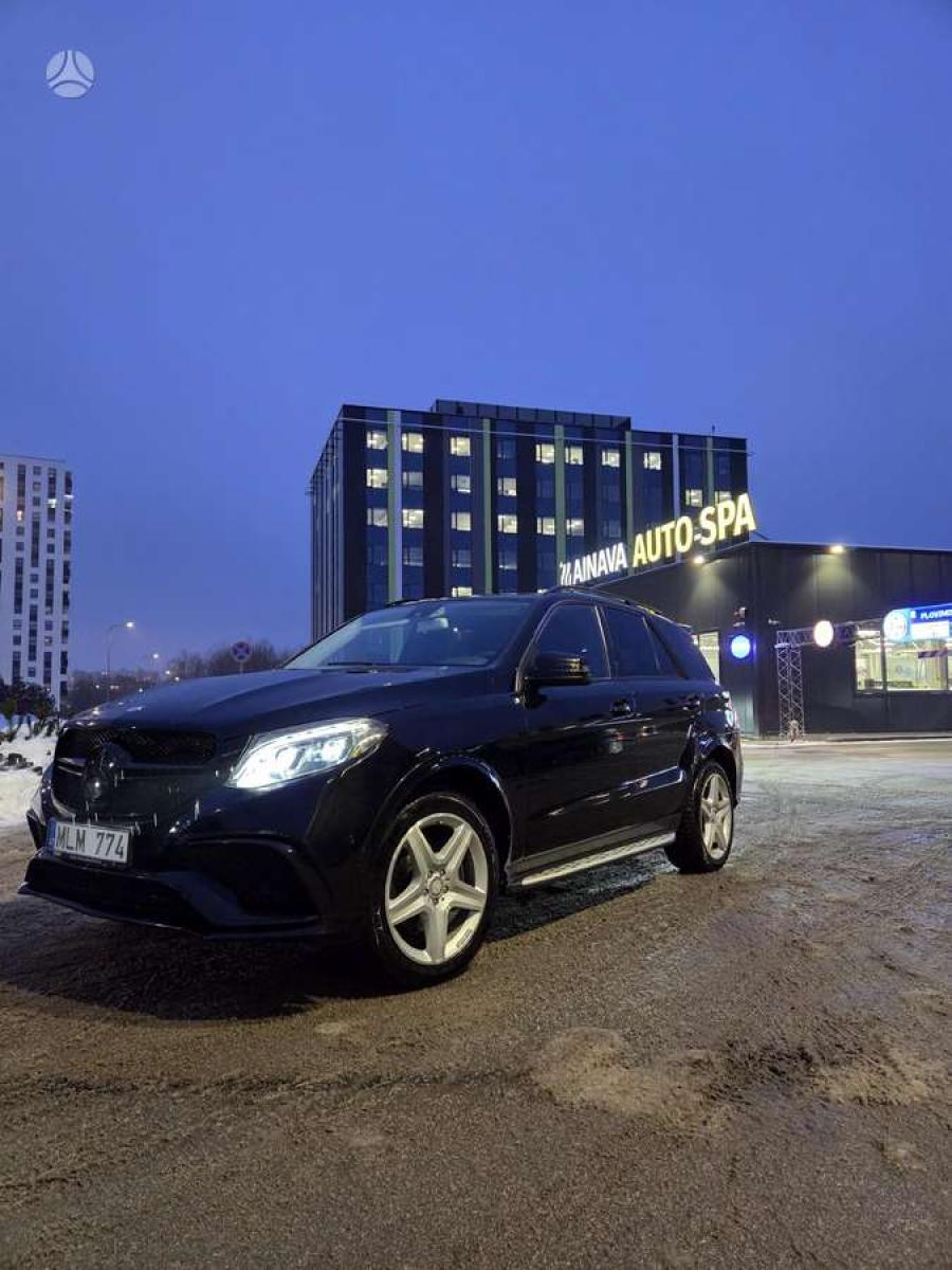 Melns Mercedes-Benz ml-400 2015 Viļņa, ar dzinēja tilpumu 0.35 L un nobraukumu 131 tūkst. km par 20000 €, foto 1 vietnē AUTOMOTO.COM.LV