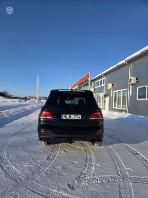 Melns Mercedes-Benz ml-400 2015 Viļņa, ar dzinēja tilpumu 0.35 L un nobraukumu 131 tūkst. km par 20000 €, foto 18 vietnē AUTOMOTO.COM.LV
