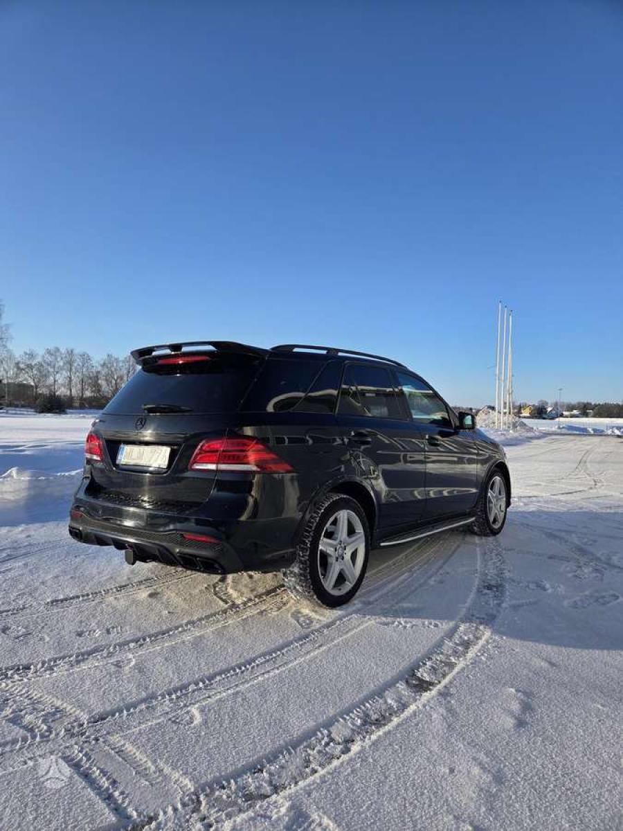 Melns Mercedes-Benz ml-400 2015 Viļņa, ar dzinēja tilpumu 0.35 L un nobraukumu 131 tūkst. km par 20000 €, foto 19 vietnē AUTOMOTO.COM.LV