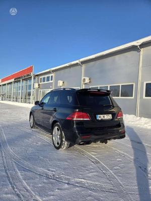 Melns Mercedes-Benz ml-400 2015 Viļņa, ar dzinēja tilpumu 0.35 L un nobraukumu 131 tūkst. km par 20000 €, foto 20 vietnē AUTOMOTO.COM.LV