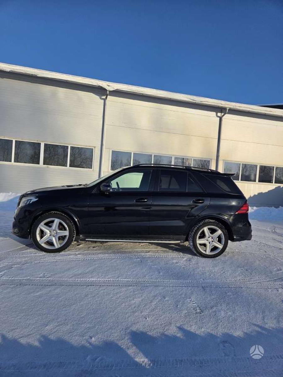 Melns Mercedes-Benz ml-400 2015 Viļņa, ar dzinēja tilpumu 0.35 L un nobraukumu 131 tūkst. km par 20000 €, foto 22 vietnē AUTOMOTO.COM.LV