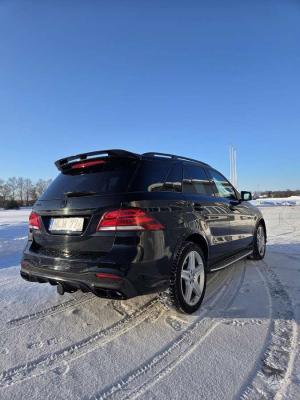 Melns Mercedes-Benz ml-400 2015 Viļņa, ar dzinēja tilpumu 0.35 L un nobraukumu 131 tūkst. km par 20000 €, foto 23 vietnē AUTOMOTO.COM.LV
