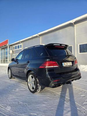 Melns Mercedes-Benz ml-400 2015 Viļņa, ar dzinēja tilpumu 0.35 L un nobraukumu 131 tūkst. km par 20000 €, foto 24 vietnē AUTOMOTO.COM.LV