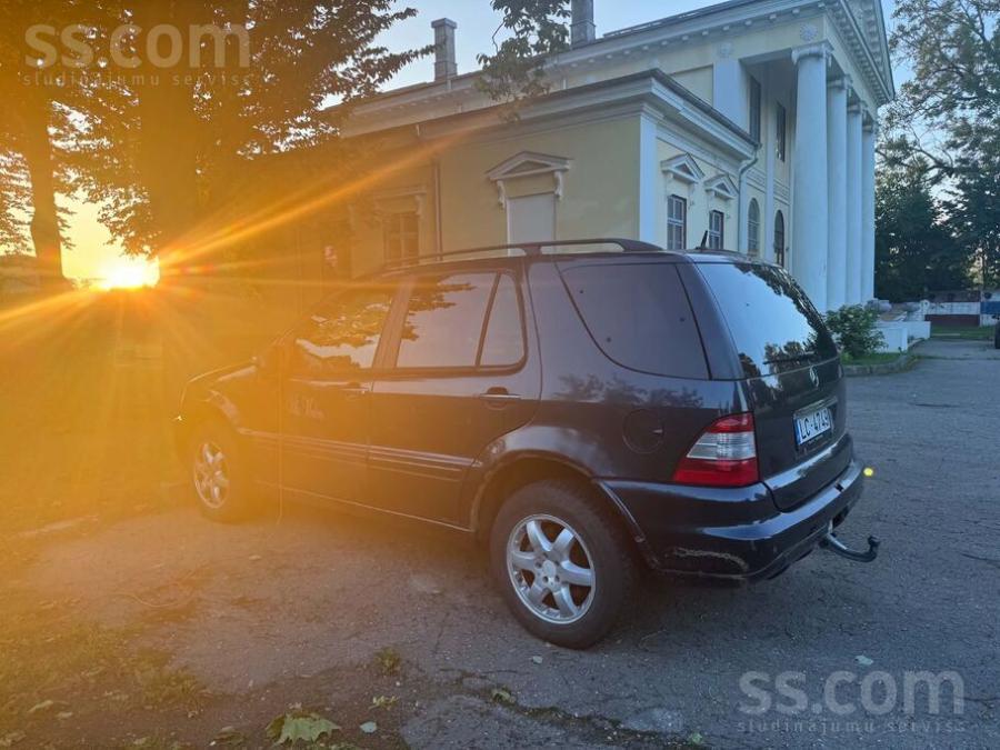 Zils Mercedes-Benz ml-400 2004 Jelgava, ar dzinēja tilpumu 4.00 L un nobraukumu 275 tūkst. km par 1250 €, foto 1 vietnē AUTOMOTO.COM.LV