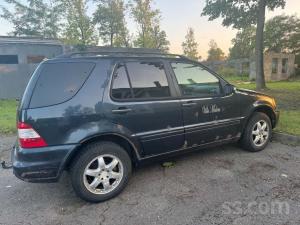 Zils Mercedes-Benz ml-400 2004 Jelgava, ar dzinēja tilpumu 4.00 L un nobraukumu 275 tūkst. km par 1250 €, foto 3 vietnē AUTOMOTO.COM.LV