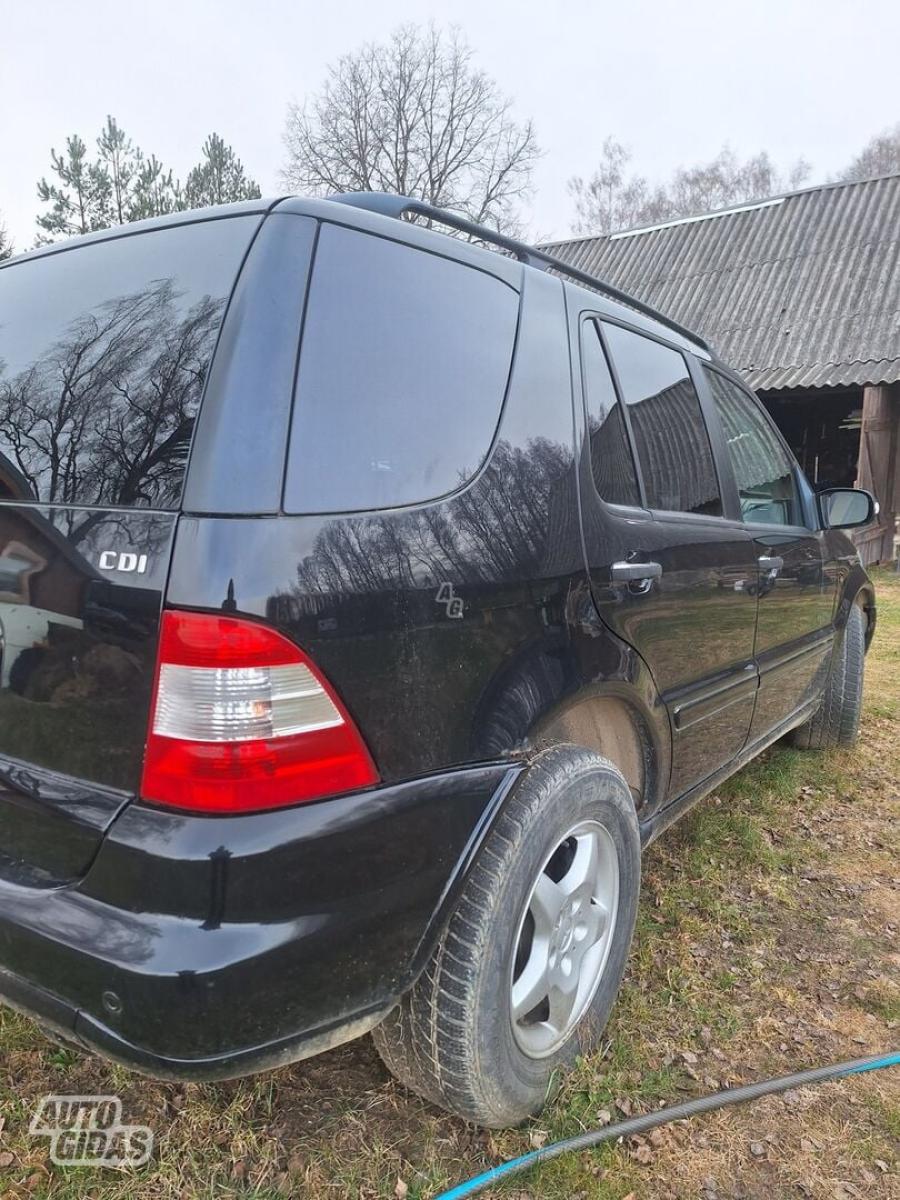 Mercedes-Benz ml-400 2002 Zarasai, ar dzinēja tilpumu 4.00 L un nobraukumu 370 tūkst. km par 1500 €, foto 3 vietnē AUTOMOTO.COM.LV