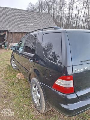 Mercedes-Benz ml-400 2002 Zarasai, ar dzinēja tilpumu 4.00 L un nobraukumu 370 tūkst. km par 1500 €, foto 4 vietnē AUTOMOTO.COM.LV