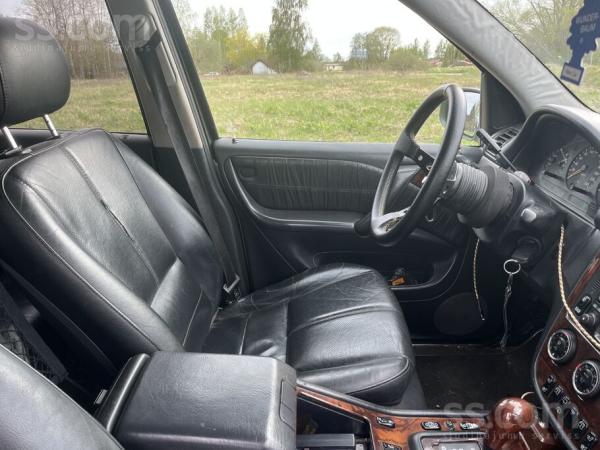 Green Mercedes-Benz ml-400 2002 in Riga, with an engine capacity of 4.00 L and mileage of 395 thousand km for 3200 €, photo 6 on AUTOMOTO.COM.LV