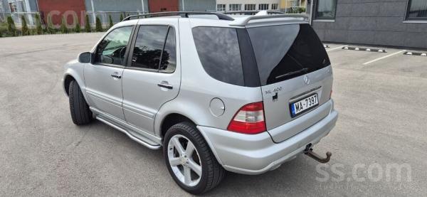 Pelēks Mercedes-Benz ml-400 2003 Rīga, ar dzinēja tilpumu 4.00 L un nobraukumu 400 tūkst. km par 3890 €, foto 2 vietnē AUTOMOTO.COM.LV