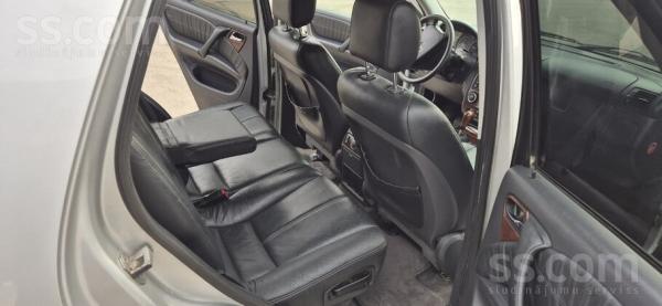 Pelēks Mercedes-Benz ml-400 2003 Rīga, ar dzinēja tilpumu 4.00 L un nobraukumu 400 tūkst. km par 3890 €, foto 6 vietnē AUTOMOTO.COM.LV