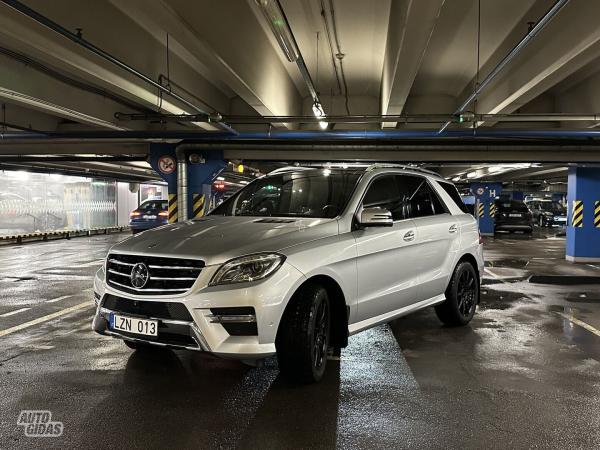 Grey Mercedes-Benz ml-400 2015 in Vilnius, with an engine capacity of 3.00 L and mileage of 163 thousand km for 22000 €, photo 1 on AUTOMOTO.COM.LV