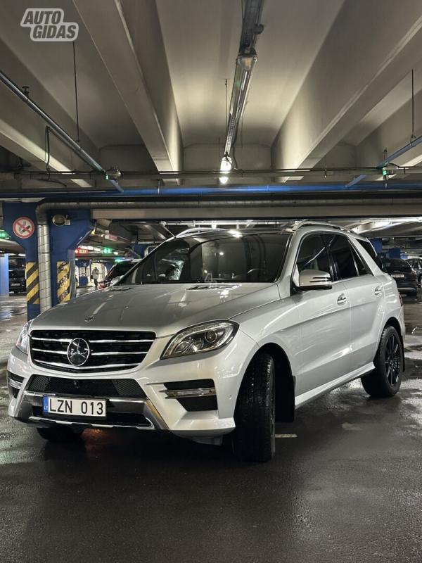 Grey Mercedes-Benz ml-400 2015 in Vilnius, with an engine capacity of 3.00 L and mileage of 163 thousand km for 22000 €, photo 2 on AUTOMOTO.COM.LV