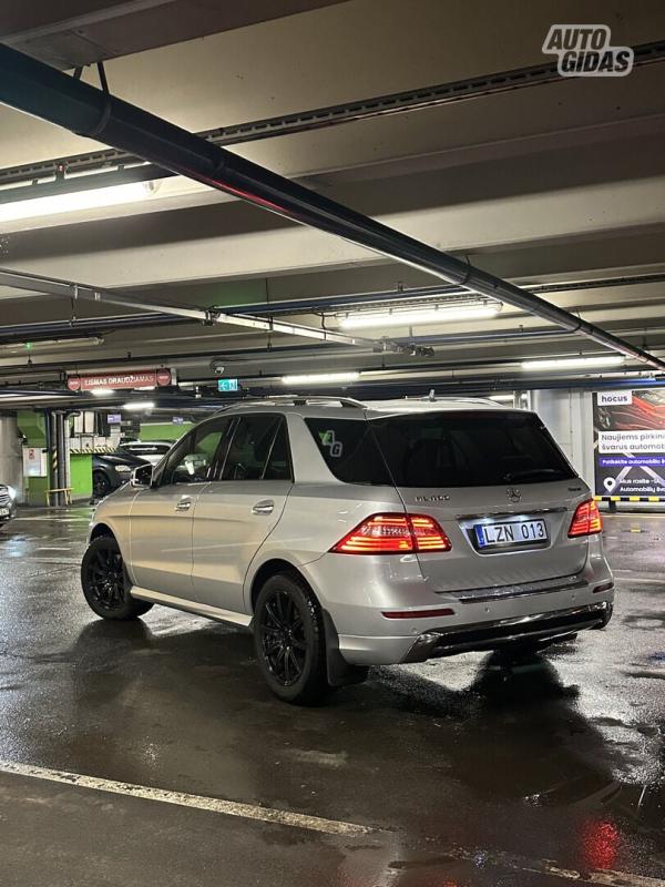 Grey Mercedes-Benz ml-400 2015 in Vilnius, with an engine capacity of 3.00 L and mileage of 163 thousand km for 22000 €, photo 5 on AUTOMOTO.COM.LV