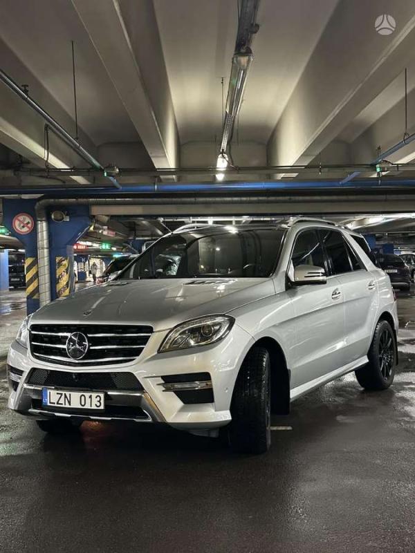 Grey Mercedes-Benz ml-400 2015 in Vilnius, with an engine capacity of 3.00 L and mileage of 163 thousand km for 19500 €, photo 2 on AUTOMOTO.COM.LV