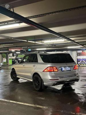 Grey Mercedes-Benz ml-400 2015 in Vilnius, with an engine capacity of 3.00 L and mileage of 163 thousand km for 19500 €, photo 5 on AUTOMOTO.COM.LV