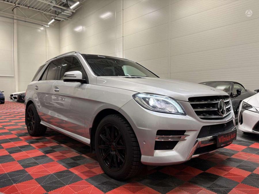 Grey Mercedes-Benz ml-400 2015 in Vilnius, with an engine capacity of 3.00 L and mileage of 164 thousand km for 18200 €, photo 4 on AUTOMOTO.COM.LV