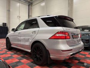 Grey Mercedes-Benz ml-400 2015 in Vilnius, with an engine capacity of 3.00 L and mileage of 164 thousand km for 18200 €, photo 7 on AUTOMOTO.COM.LV